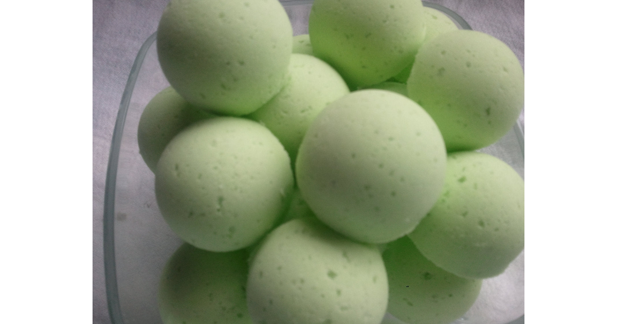 Made In USA | 14 bath bombs in Key Lime Pie fragrance, gift bag bath ...